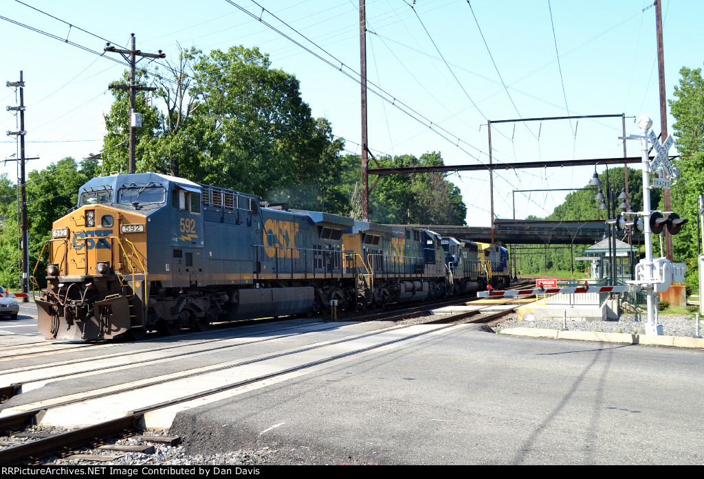 CSX CW44AH$592 leads Q418-03 to the east end of the yard